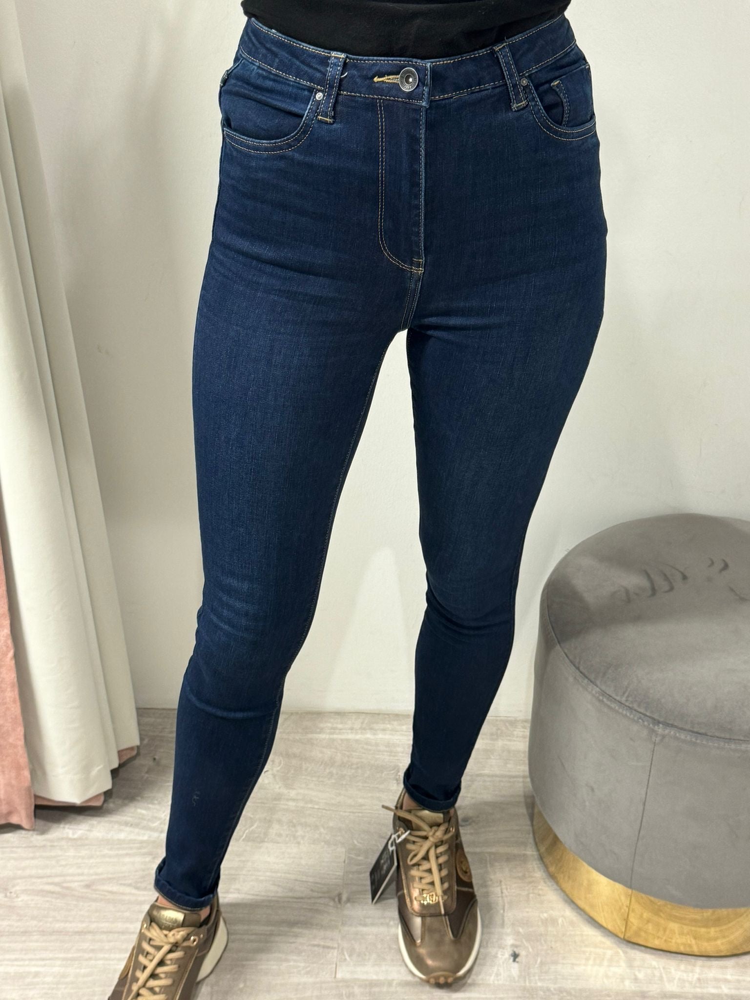 Toxik Skinny Jeans - Dark Wash - Size 6 – Indie's Attic
